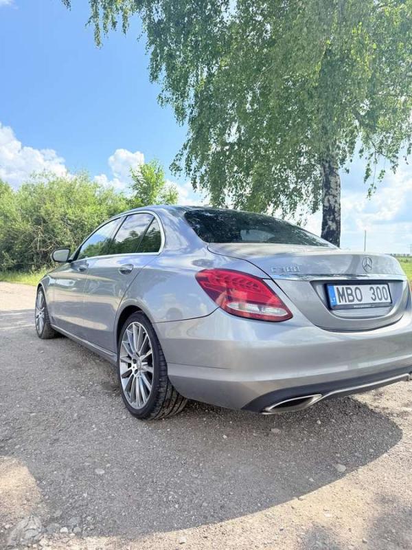Grey Mercedes-Benz C 300 2016 in Kaunas, with an engine capacity of 1.99 L and mileage of 155 thousand km for 13500 €, photo 7 on AUTOMOTO.COM.LV