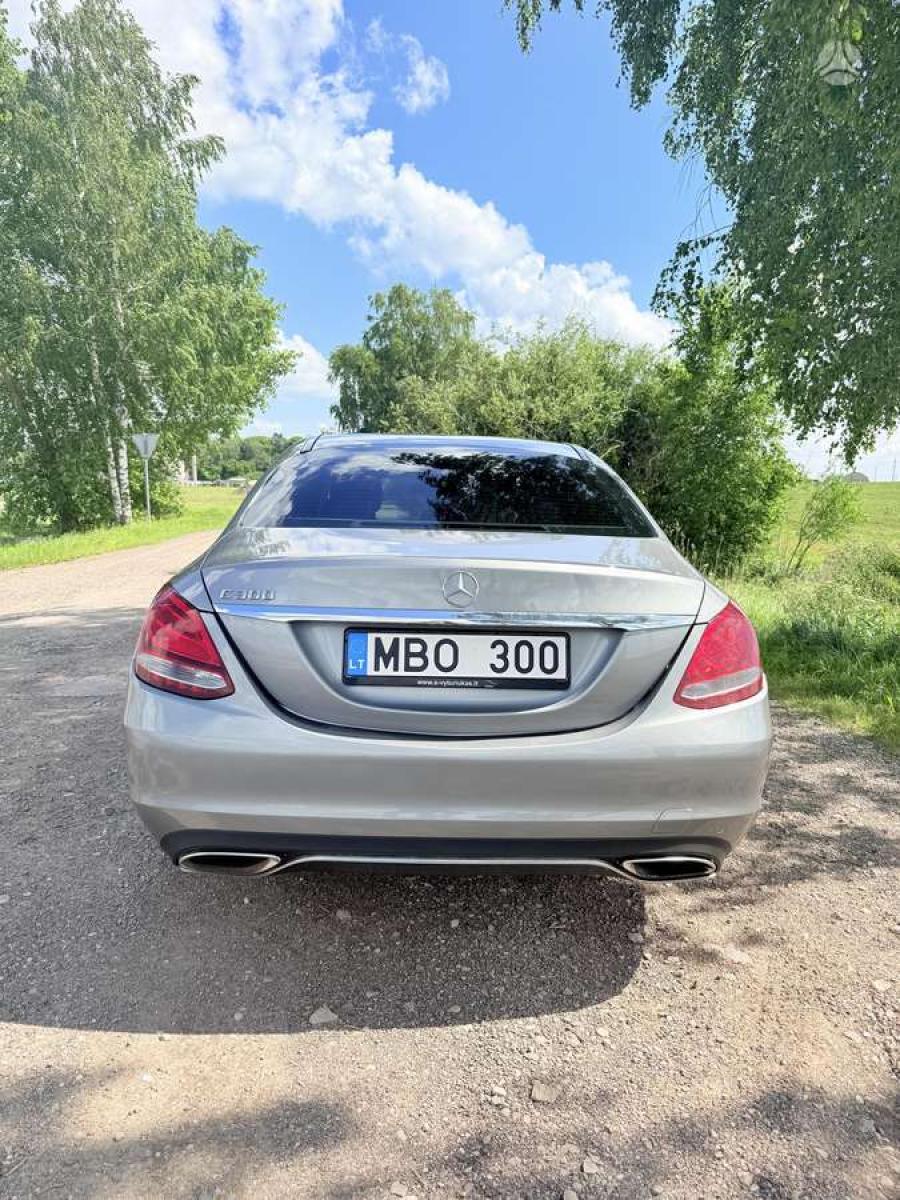 Grey Mercedes-Benz C 300 2016 in Kaunas, with an engine capacity of 1.99 L and mileage of 155 thousand km for 13500 €, photo 9 on AUTOMOTO.COM.LV