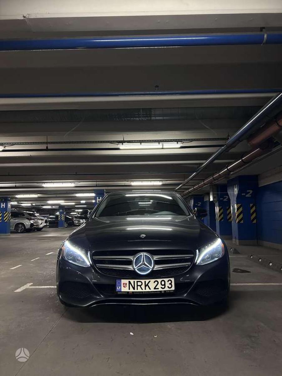Grey Mercedes-Benz C 300 2016 in Vilnius, with an engine capacity of 1.99 L and mileage of 136 thousand km for 16500 €, photo 1 on AUTOMOTO.COM.LV