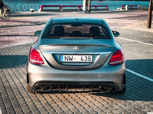Grey Mercedes-Benz C 300 2017 in Riga, with an engine capacity of 2.00 L and mileage of 184 thousand km for 17000 €, photo 3 on AUTOMOTO.COM.LV