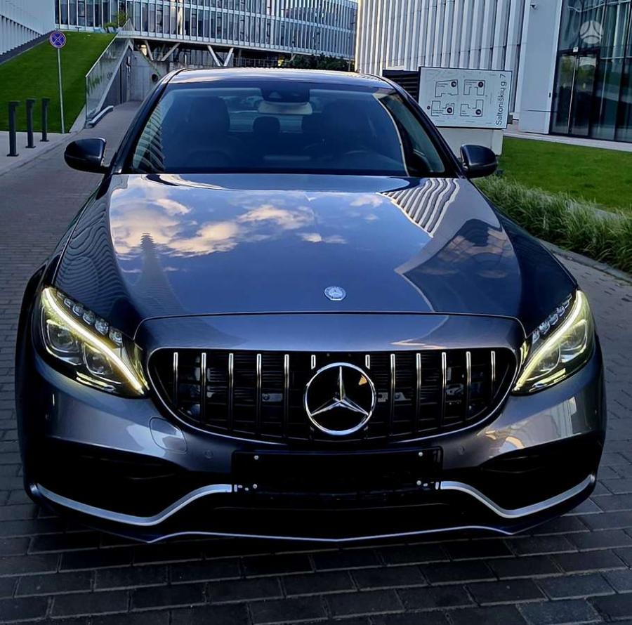 Grey Mercedes-Benz C 300 2017 in Vilnius, with an engine capacity of 2.00 L and mileage of 167 thousand km for 17300 €, photo 3 on AUTOMOTO.COM.LV