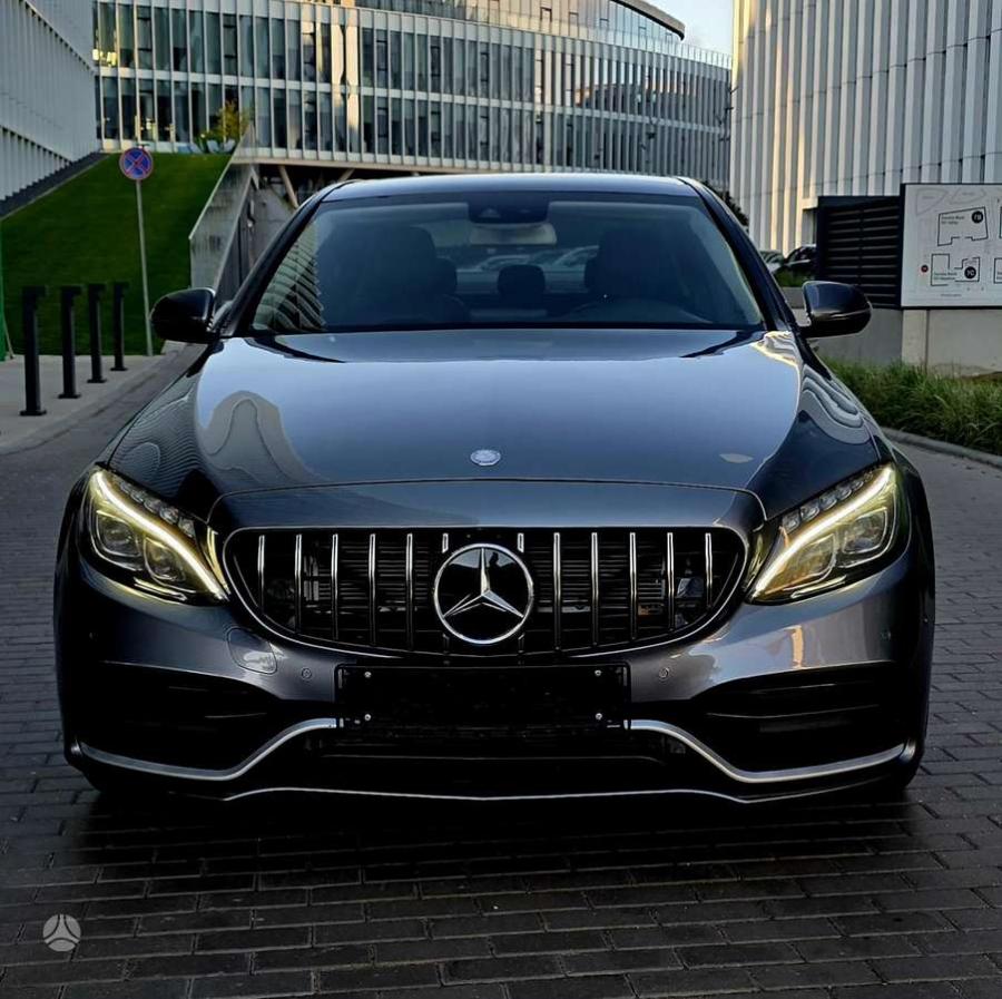 Grey Mercedes-Benz C 300 2017 in Vilnius, with an engine capacity of 2.00 L and mileage of 167 thousand km for 17300 €, photo 4 on AUTOMOTO.COM.LV