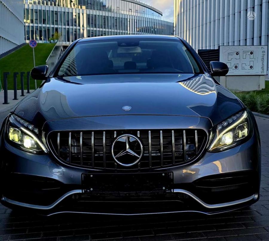 Grey Mercedes-Benz C 300 2017 in Vilnius, with an engine capacity of 2.00 L and mileage of 167 thousand km for 17300 €, photo 5 on AUTOMOTO.COM.LV