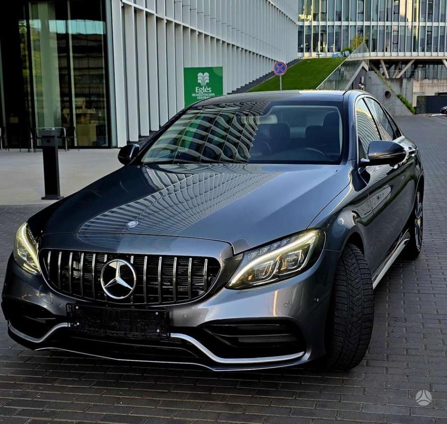 Grey Mercedes-Benz C 300 2017 in Vilnius, with an engine capacity of 2.00 L and mileage of 167 thousand km for 17300 €, photo 7 on AUTOMOTO.COM.LV
