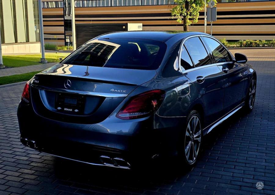 Grey Mercedes-Benz C 300 2017 in Vilnius, with an engine capacity of 2.00 L and mileage of 167 thousand km for 17300 €, photo 10 on AUTOMOTO.COM.LV