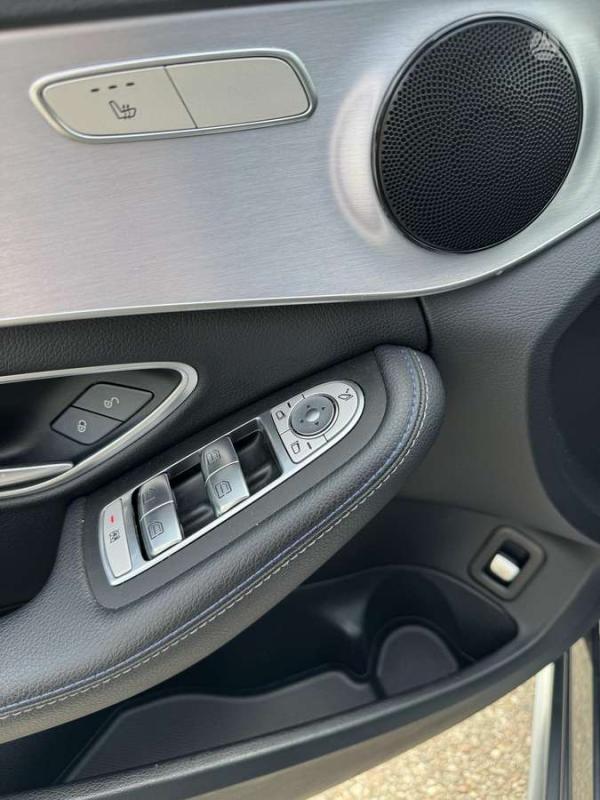 Grey Mercedes-Benz C 300 2020 in Kaunas, with an engine capacity of 1.95 L and mileage of 173 thousand km for 22900 €, photo 7 on AUTOMOTO.COM.LV