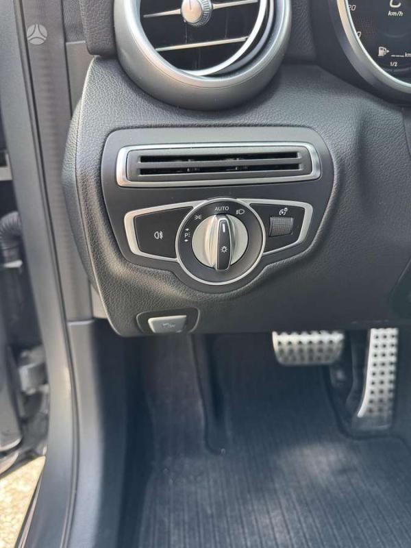 Grey Mercedes-Benz C 300 2020 in Kaunas, with an engine capacity of 1.95 L and mileage of 173 thousand km for 22900 €, photo 8 on AUTOMOTO.COM.LV