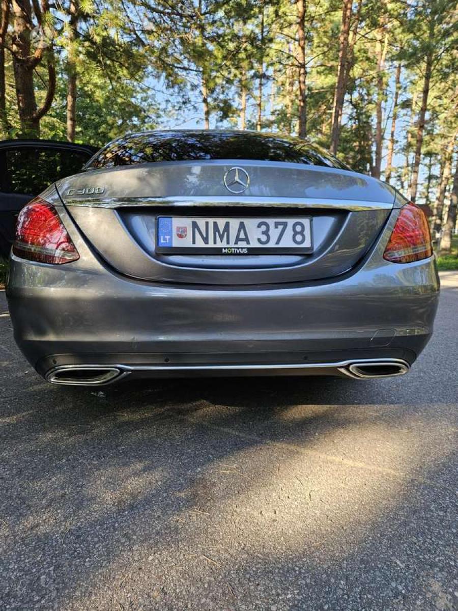Серый Мерседес Ц 300 2020 в Вильнюс, объемом двигателя 1.99 л и пробегом 189 тыс. км за 18600 €, фото 9 на AUTOMOTO.COM.LV
