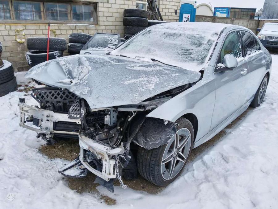 Pelēks Mercedes-Benz C 300 2022 Marijampole, ar dzinēja tilpumu 2.00 L un nobraukumu 55 tūkst. km par 14900 €, foto 5 vietnē AUTOMOTO.COM.LV