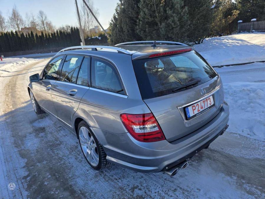 Pelēks Mercedes-Benz C 300 2011 Viļņa, ar dzinēja tilpumu 3.00 L un nobraukumu 358 tūkst. km par 7050 €, foto 6 vietnē AUTOMOTO.COM.LV