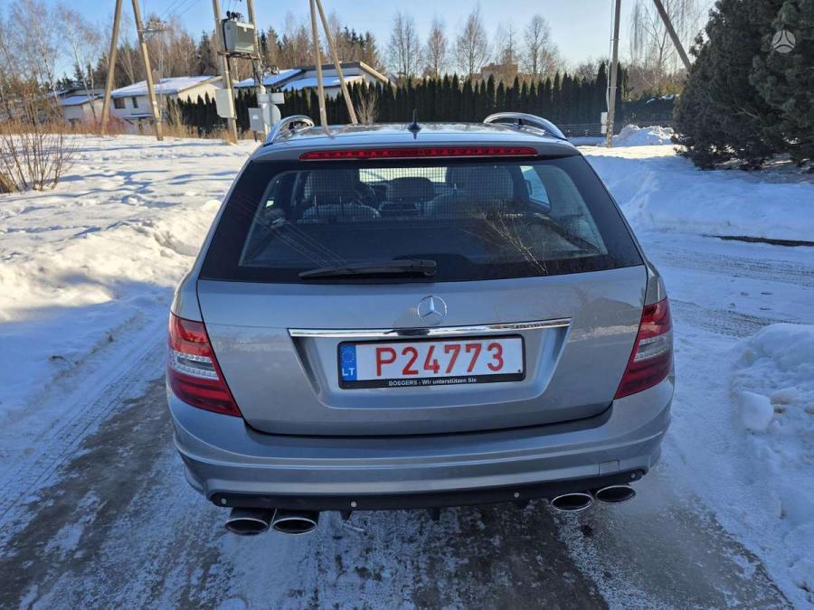 Pelēks Mercedes-Benz C 300 2011 Viļņa, ar dzinēja tilpumu 3.00 L un nobraukumu 358 tūkst. km par 7050 €, foto 7 vietnē AUTOMOTO.COM.LV