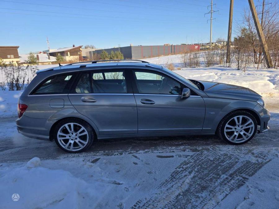 Pelēks Mercedes-Benz C 300 2011 Viļņa, ar dzinēja tilpumu 3.00 L un nobraukumu 358 tūkst. km par 7050 €, foto 9 vietnē AUTOMOTO.COM.LV