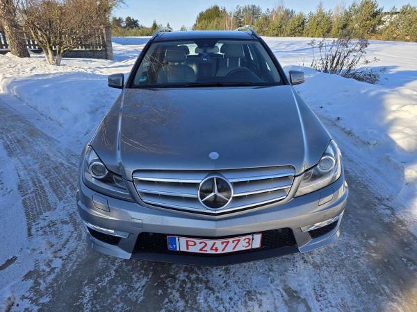 Серый Мерседес Ц 300 2011 в Вильнюс, объемом двигателя 3.00 л и пробегом 358 тыс. км за 7050 €, фото 11 на AUTOMOTO.COM.LV