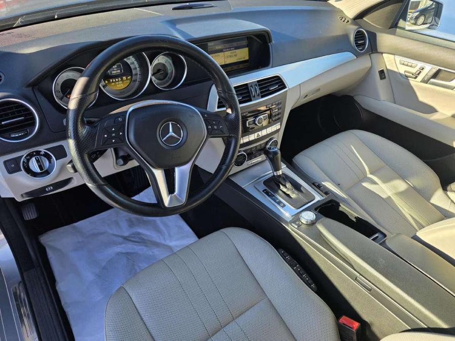 Pelēks Mercedes-Benz C 300 2011 Viļņa, ar dzinēja tilpumu 3.00 L un nobraukumu 358 tūkst. km par 7050 €, foto 17 vietnē AUTOMOTO.COM.LV