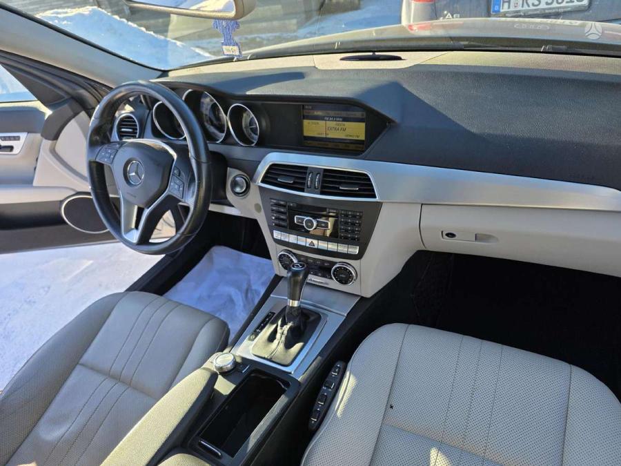 Pelēks Mercedes-Benz C 300 2011 Viļņa, ar dzinēja tilpumu 3.00 L un nobraukumu 358 tūkst. km par 7050 €, foto 22 vietnē AUTOMOTO.COM.LV
