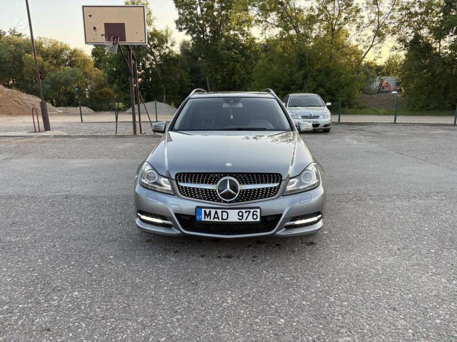 Pelēks Mercedes-Benz C 300 2013 Jonava, ar dzinēja tilpumu 2.99 L un nobraukumu 453 tūkst. km par 6500 €, foto 3 vietnē AUTOMOTO.COM.LV
