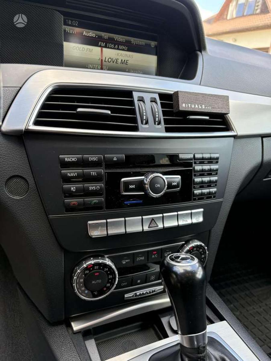 Pelēks Mercedes-Benz C 300 2013 Jonava, ar dzinēja tilpumu 2.99 L un nobraukumu 453 tūkst. km par 6500 €, foto 16 vietnē AUTOMOTO.COM.LV