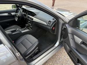 Pelēks Mercedes-Benz C 300 2013 Jonava, ar dzinēja tilpumu 2.99 L un nobraukumu 453 tūkst. km par 6500 €, foto 18 vietnē AUTOMOTO.COM.LV