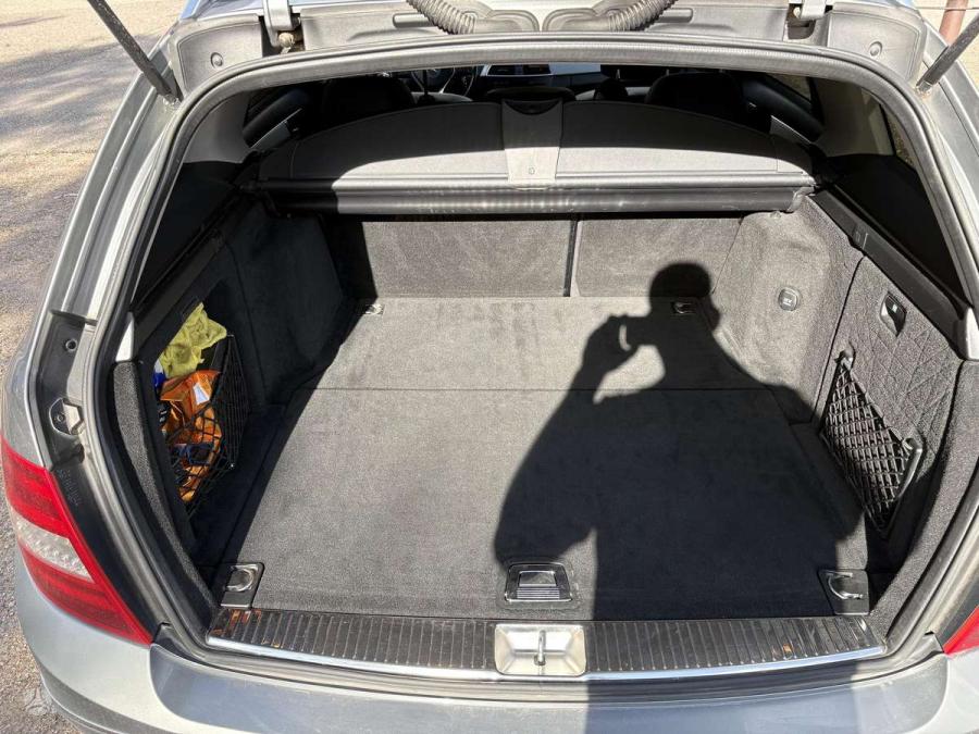 Pelēks Mercedes-Benz C 300 2013 Jonava, ar dzinēja tilpumu 2.99 L un nobraukumu 453 tūkst. km par 6500 €, foto 20 vietnē AUTOMOTO.COM.LV