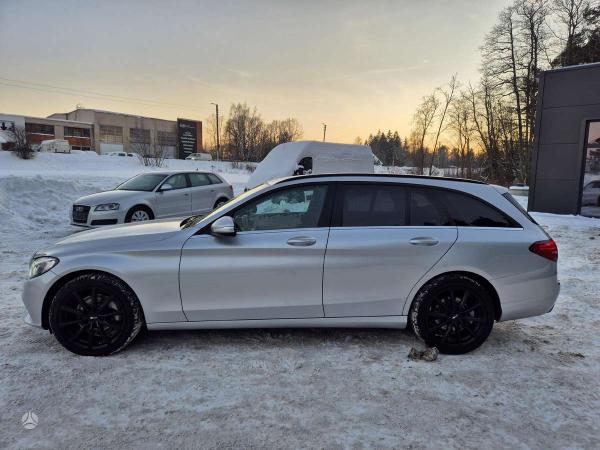 Grey Mercedes-Benz C 300 2015 in Utena, with an engine capacity of 2.14 L and mileage of 289 thousand km for 13990 €, photo 5 on AUTOMOTO.COM.LV