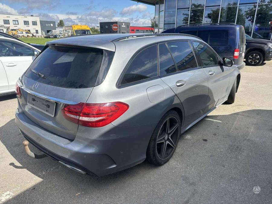 Pelēks Mercedes-Benz C 300 2015 Šauļi, ar dzinēja tilpumu 2.10 L un nobraukumu 215 tūkst. km par 9600 €, foto 4 vietnē AUTOMOTO.COM.LV
