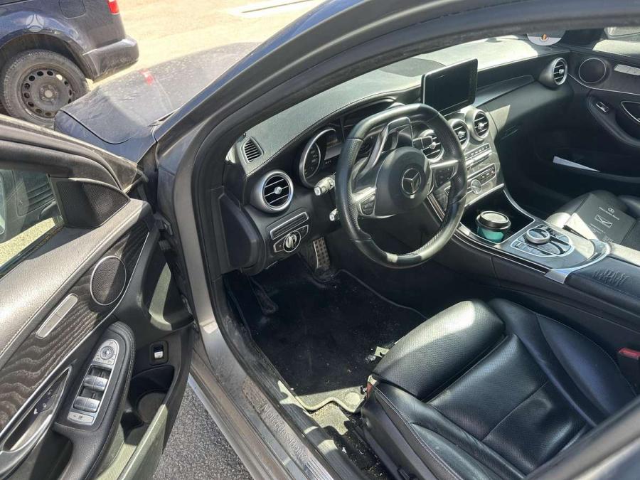 Pelēks Mercedes-Benz C 300 2015 Šauļi, ar dzinēja tilpumu 2.10 L un nobraukumu 215 tūkst. km par 9600 €, foto 7 vietnē AUTOMOTO.COM.LV