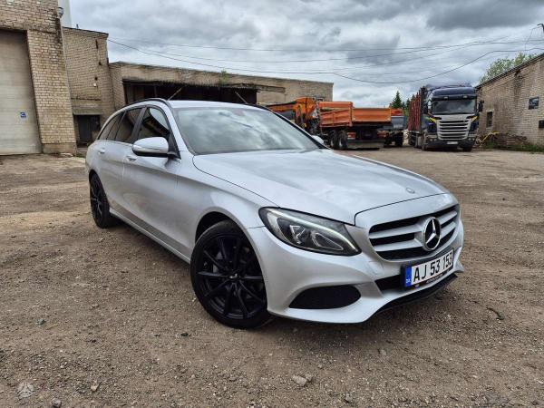 Grey Mercedes-Benz C 300 2015 in Utena, with an engine capacity of 2.14 L and mileage of 290 thousand km for 8000 €, photo 2 on AUTOMOTO.COM.LV