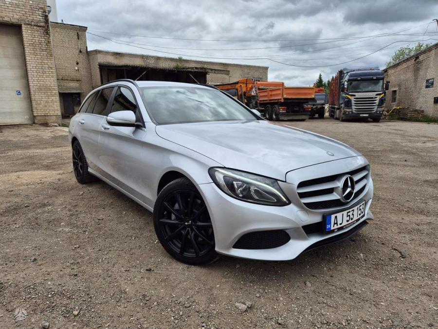 Pelēks Mercedes-Benz C 300 2015 Utena, ar dzinēja tilpumu 2.14 L un nobraukumu 290 tūkst. km par 8000 €, foto 3 vietnē AUTOMOTO.COM.LV