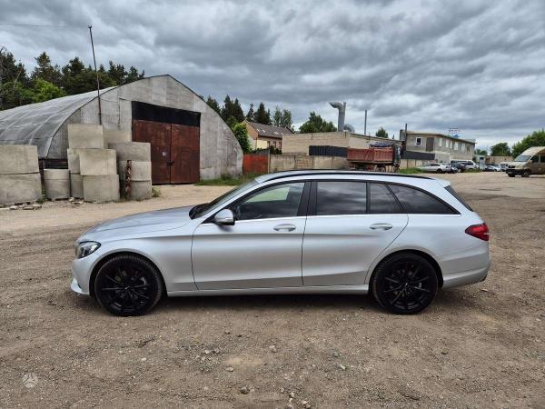 Grey Mercedes-Benz C 300 2015 in Utena, with an engine capacity of 2.14 L and mileage of 290 thousand km for 8000 €, photo 5 on AUTOMOTO.COM.LV