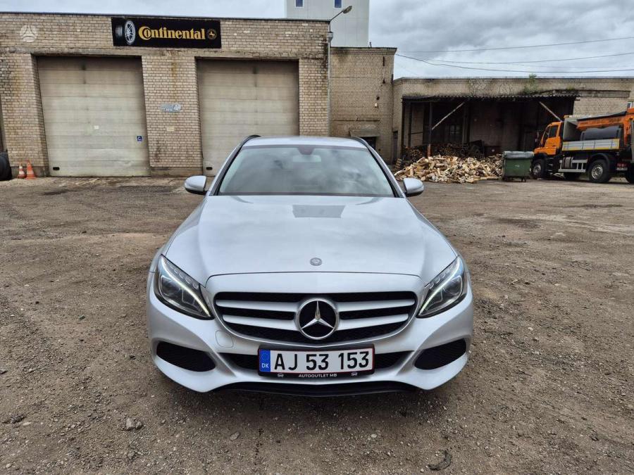 Pelēks Mercedes-Benz C 300 2015 Utena, ar dzinēja tilpumu 2.14 L un nobraukumu 290 tūkst. km par 8000 €, foto 8 vietnē AUTOMOTO.COM.LV