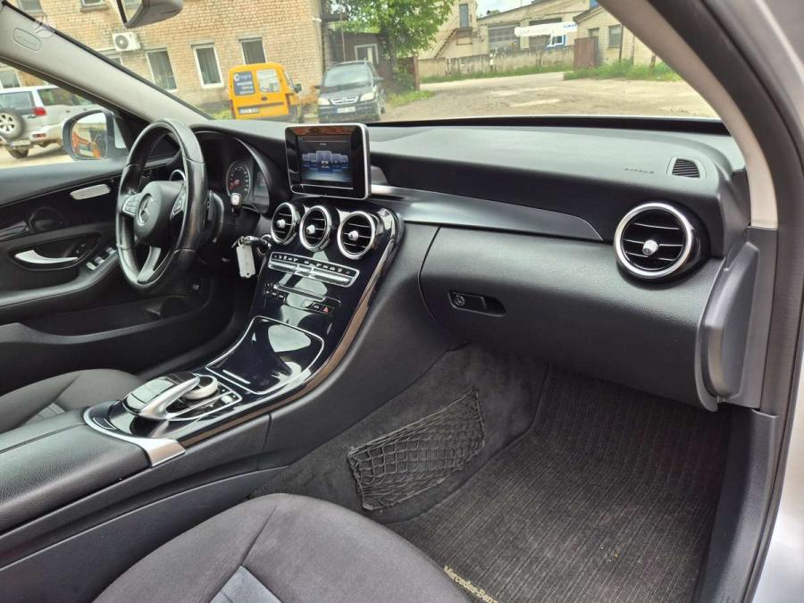 Pelēks Mercedes-Benz C 300 2015 Utena, ar dzinēja tilpumu 2.14 L un nobraukumu 290 tūkst. km par 8000 €, foto 14 vietnē AUTOMOTO.COM.LV