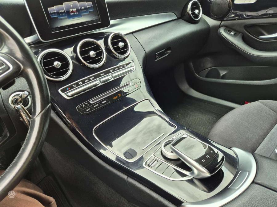 Pelēks Mercedes-Benz C 300 2015 Utena, ar dzinēja tilpumu 2.14 L un nobraukumu 290 tūkst. km par 8000 €, foto 15 vietnē AUTOMOTO.COM.LV