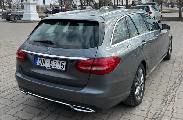 Pelēks Mercedes-Benz C 300 2016 Liepāja, ar dzinēja tilpumu 2.20 L un nobraukumu 271 tūkst. km par 14999 €, foto 3 vietnē AUTOMOTO.COM.LV