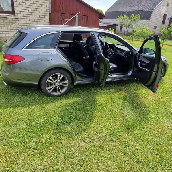 Grey Mercedes-Benz C 300 2018 in Skaudvile, with an engine capacity of 2.10 L and mileage of 291 thousand km for 10500 €, photo 3 on AUTOMOTO.COM.LV