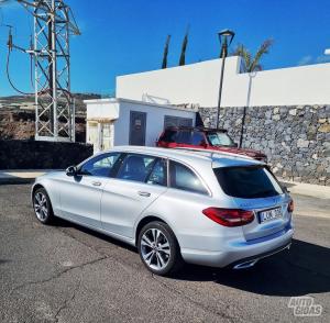Grey Mercedes-Benz C 300 2019 in Vilnius, with an engine capacity of 2.00 L and mileage of 109 thousand km for 24900 €, photo 4 on AUTOMOTO.COM.LV