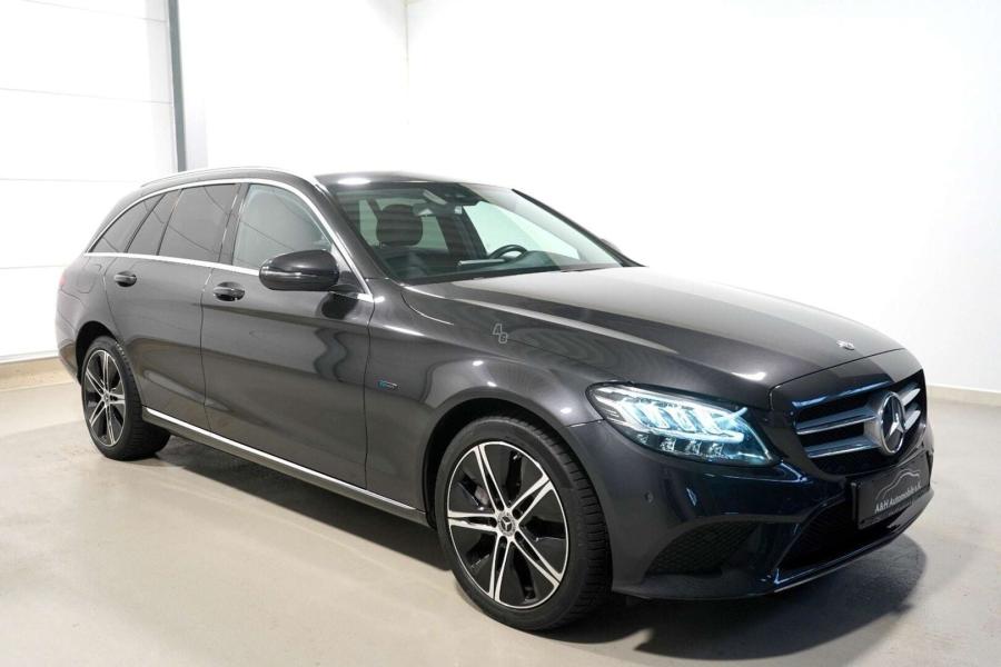 Pelēks Mercedes-Benz C 300 2020 Kauņa, ar dzinēja tilpumu 2.00 L un nobraukumu 60 tūkst. km par 31951 €, foto 2 vietnē AUTOMOTO.COM.LV