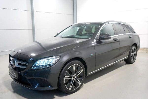 Pelēks Mercedes-Benz C 300 2020 Kauņa, ar dzinēja tilpumu 2.00 L un nobraukumu 60 tūkst. km par 31951 €, foto 3 vietnē AUTOMOTO.COM.LV