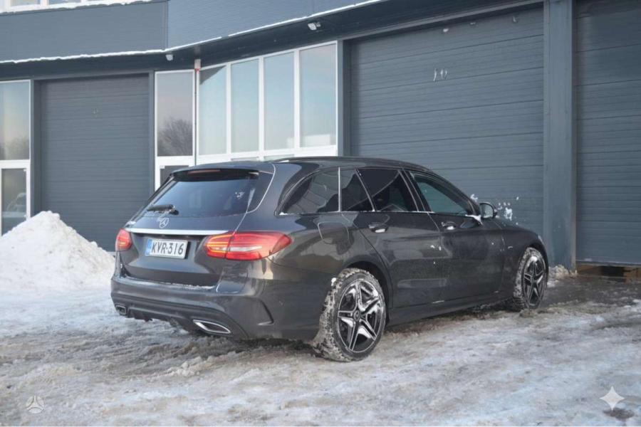 Pelēks Mercedes-Benz C 300 2020 Kauņa, ar dzinēja tilpumu 1.95 L un nobraukumu 124 tūkst. km par 21000 €, foto 5 vietnē AUTOMOTO.COM.LV