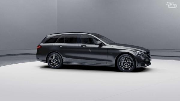 Pelēks Mercedes-Benz C 300 2021 Kauņa, ar dzinēja tilpumu 2.00 L un nobraukumu 65 tūkst. km par 32597 €, foto 2 vietnē AUTOMOTO.COM.LV