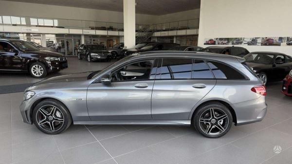 Grey Mercedes-Benz C 300 2021 in Marijampole, with an engine capacity of 1.95 L and mileage of 181 thousand km for 18999 €, photo 5 on AUTOMOTO.COM.LV