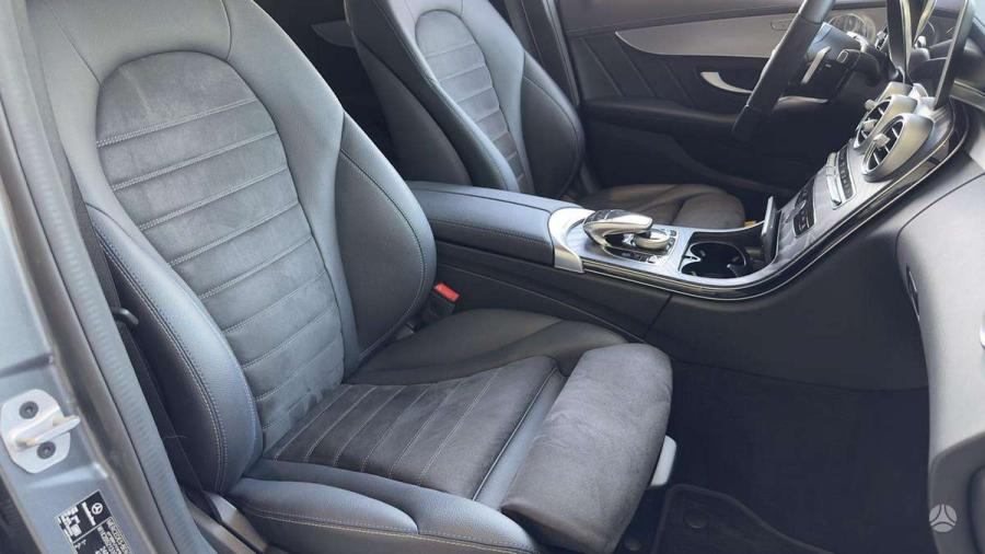 Pelēks Mercedes-Benz C 300 2021 Marijampole, ar dzinēja tilpumu 1.95 L un nobraukumu 181 tūkst. km par 18999 €, foto 19 vietnē AUTOMOTO.COM.LV