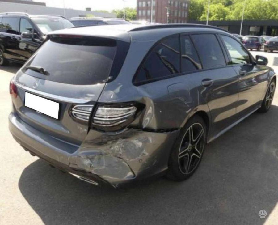 Grey Mercedes-Benz C 300 2021 in Marijampole, with an engine capacity of 1.95 L and mileage of 117 thousand km for 16999 €, photo 3 on AUTOMOTO.COM.LV