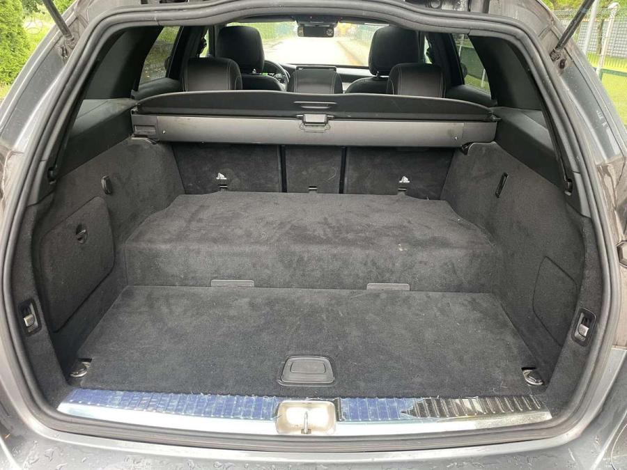 Grey Mercedes-Benz C 300 2021 in Taurage, with an engine capacity of 2.00 L and mileage of 446 thousand km for 10800 €, photo 16 on AUTOMOTO.COM.LV