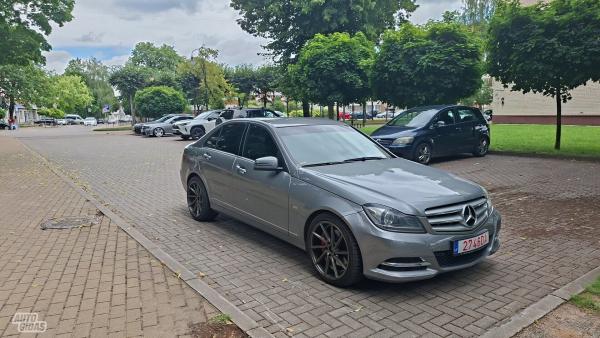 Mercedes-Benz C 300 2012 in Jurbarkas, with an engine capacity of 3.00 L and mileage of 330 thousand km for 8500 €, photo 1 on AUTOMOTO.COM.LV