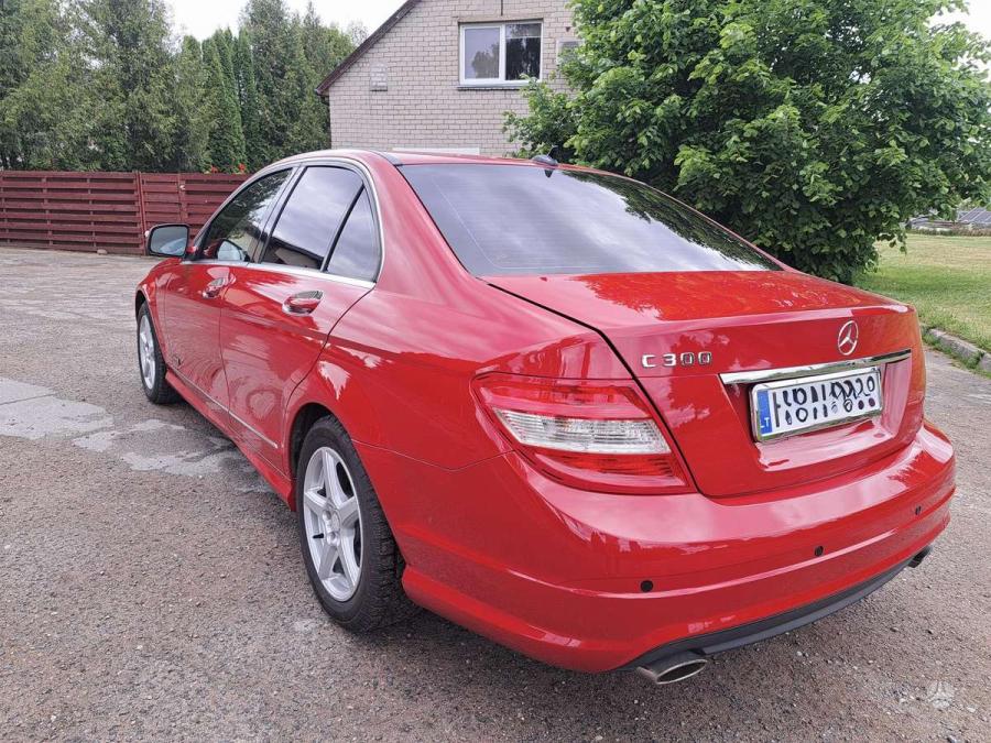 Sarkans Mercedes-Benz C 300 2009 Šilutė, ar dzinēja tilpumu 3.00 L un nobraukumu 251 tūkst. km par 6300 €, foto 4 vietnē AUTOMOTO.COM.LV