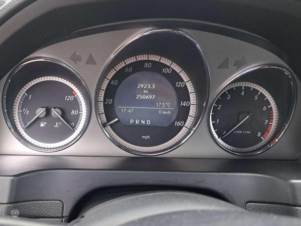 Sarkans Mercedes-Benz C 300 2009 Šilutė, ar dzinēja tilpumu 3.00 L un nobraukumu 251 tūkst. km par 6300 €, foto 9 vietnē AUTOMOTO.COM.LV