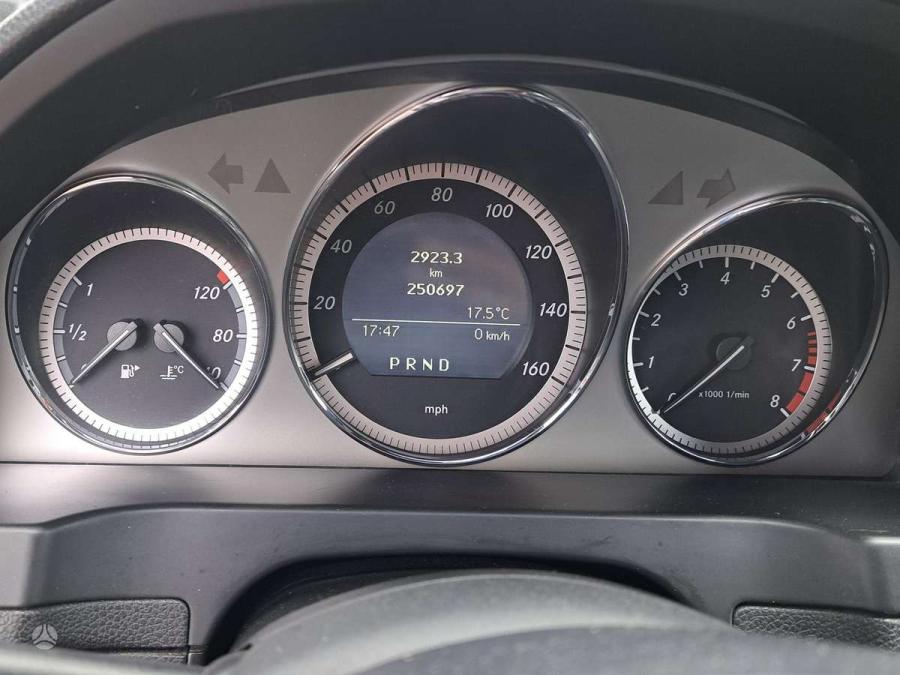 Sarkans Mercedes-Benz C 300 2009 Šilutė, ar dzinēja tilpumu 3.00 L un nobraukumu 251 tūkst. km par 6300 €, foto 10 vietnē AUTOMOTO.COM.LV