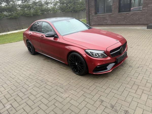 Red Mercedes-Benz C 300 2018 in Vilnius, with an engine capacity of 2.00 L and mileage of 117 thousand km for 18900 €, photo 1 on AUTOMOTO.COM.LV