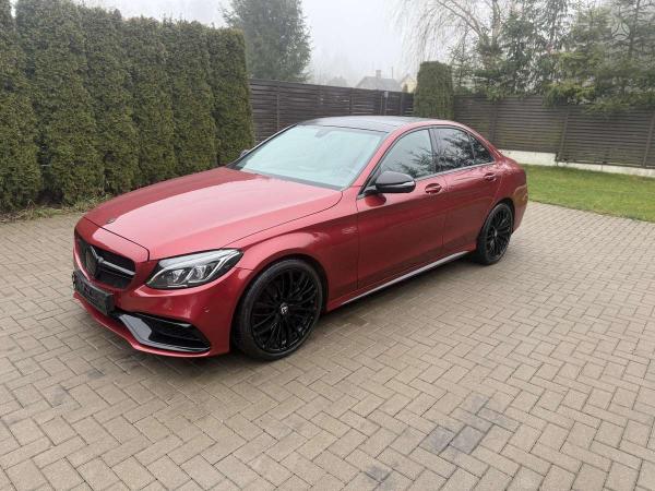 Red Mercedes-Benz C 300 2018 in Vilnius, with an engine capacity of 2.00 L and mileage of 117 thousand km for 18900 €, photo 2 on AUTOMOTO.COM.LV