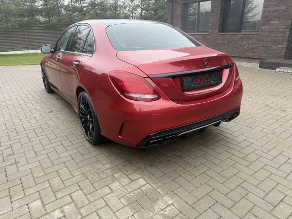 Red Mercedes-Benz C 300 2018 in Vilnius, with an engine capacity of 2.00 L and mileage of 117 thousand km for 18900 €, photo 4 on AUTOMOTO.COM.LV